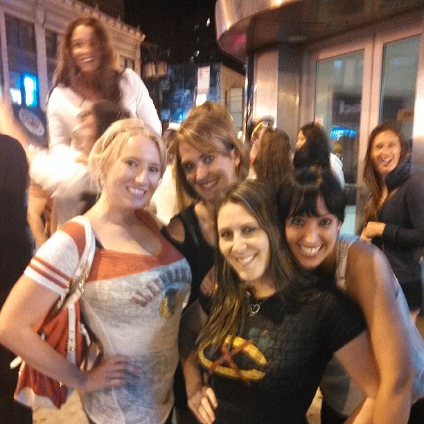 Chicago Blackhawks fans celebrating 2013 Stanley Cup Victory (Video)