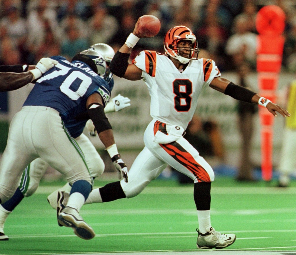 Former Bengals QB Jeff Blake: "everyone intentionally deflates footballs"