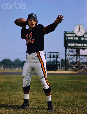 Johnny Lujack in Throwing Position - The Sports Bank