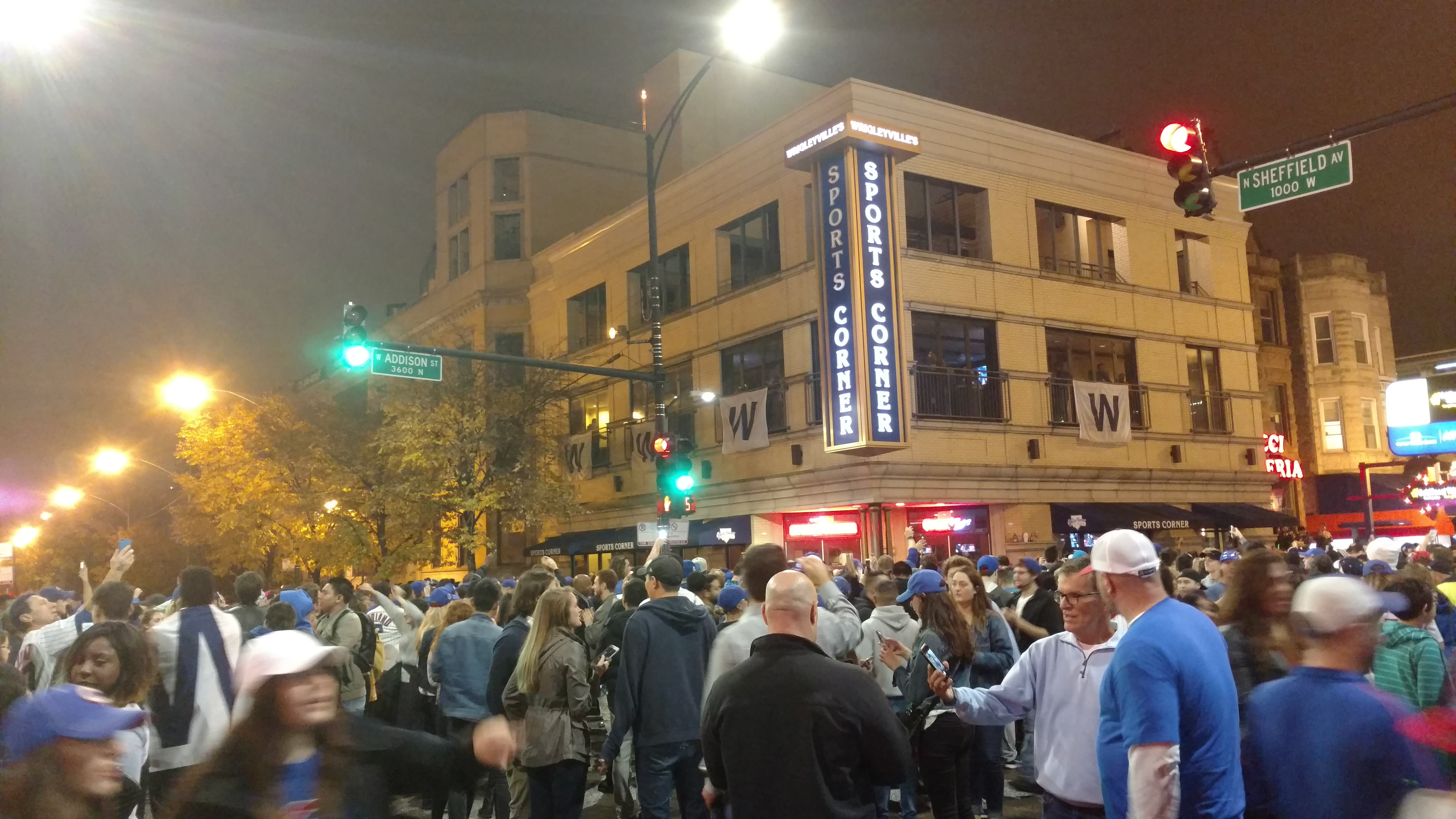 wrigley-field-chicago-cubs - The Sports Bank